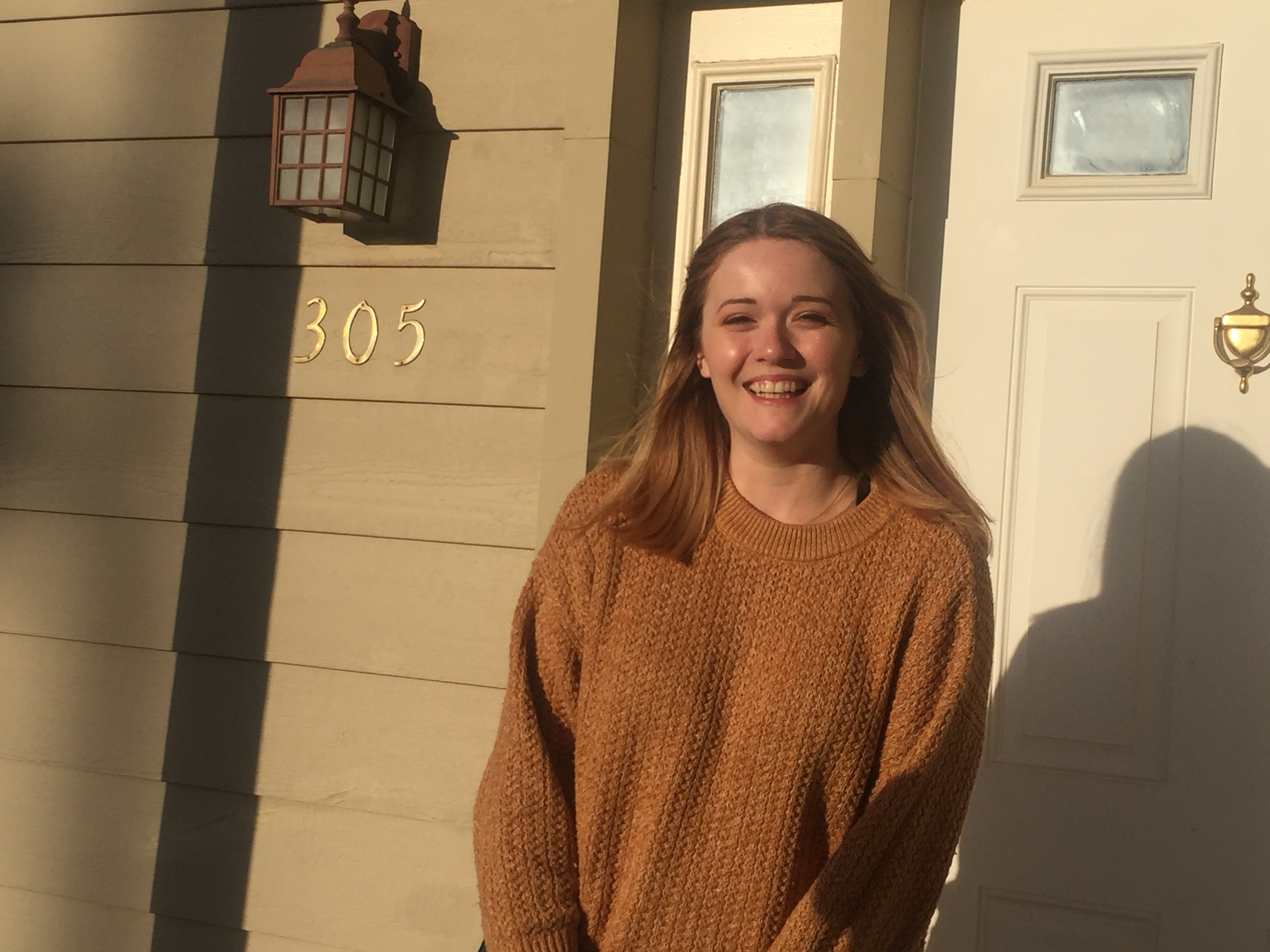 mary-grace-at-manse-door | JanBeek